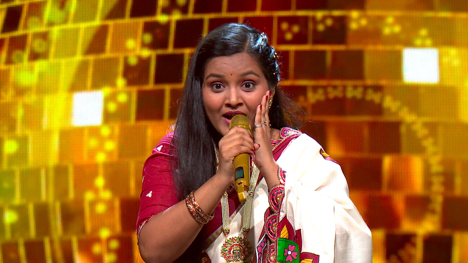 Watch Auva Auva Koi Yahan Nache By Sanchari Sengupta from Indian Idol ...