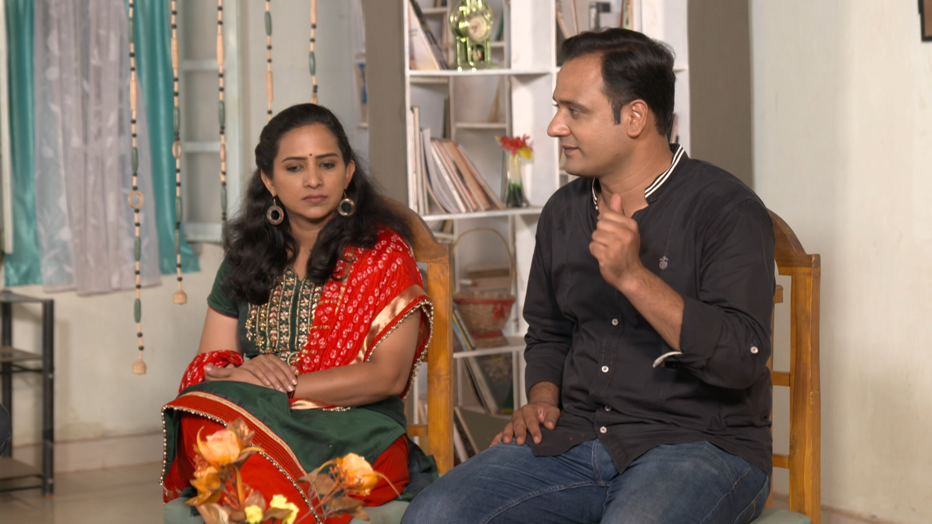 Watch Gossip Ani Barach Kahi Episode 14 TV Series Online - Choti Choti ...