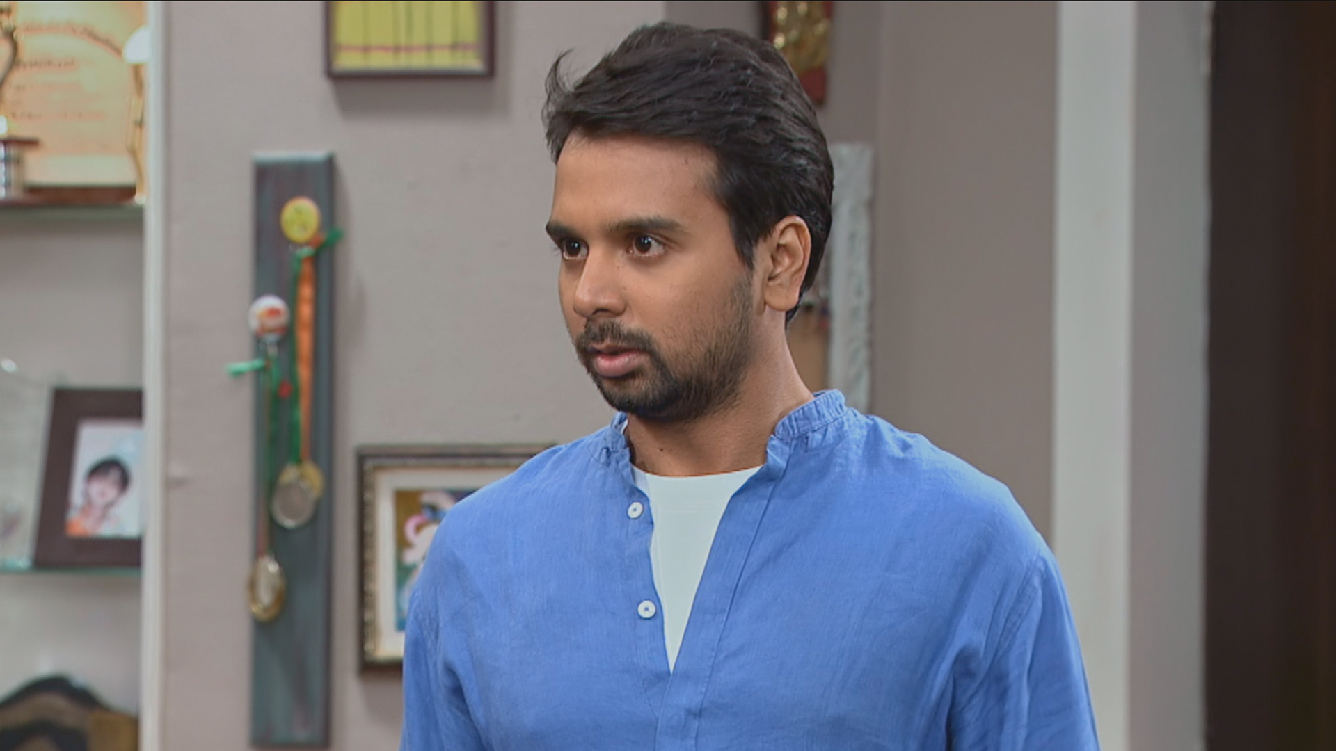 Watch Sumit Sambhal Lega Episode 1 Online - Make Way For The Walias ...